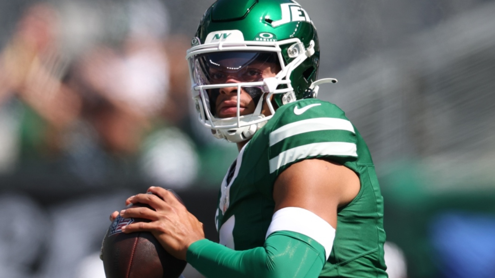 Justin Fields injury update: Aaron Glenn reveals Jets QB’s status vs. Dolphins | Yardbarker