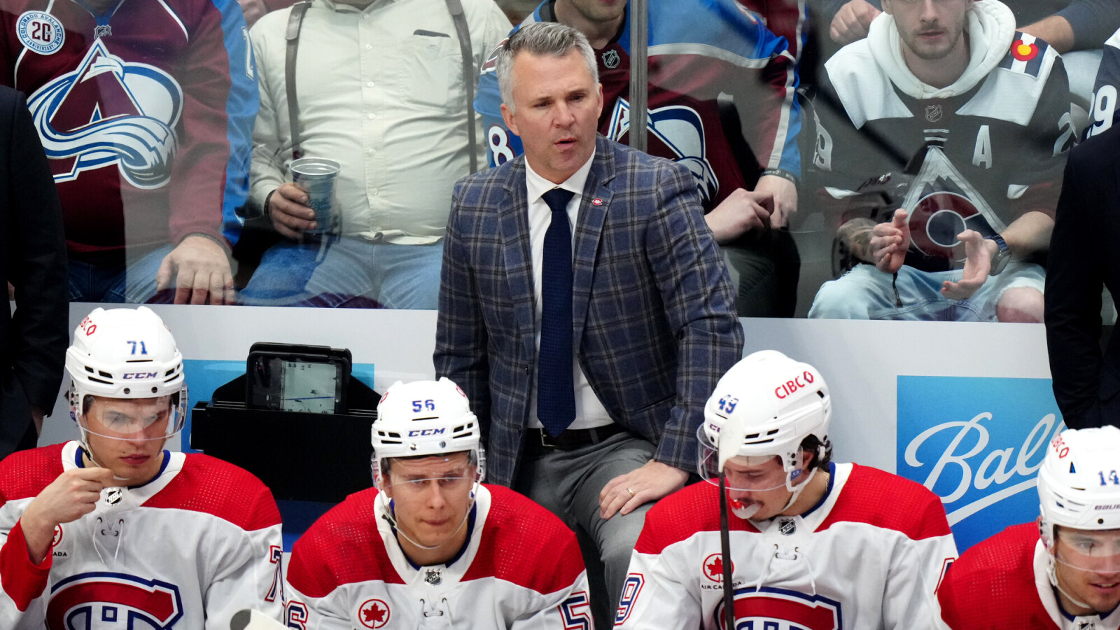 Martin St-Louis interrupts news conference for gesture | Yardbarker