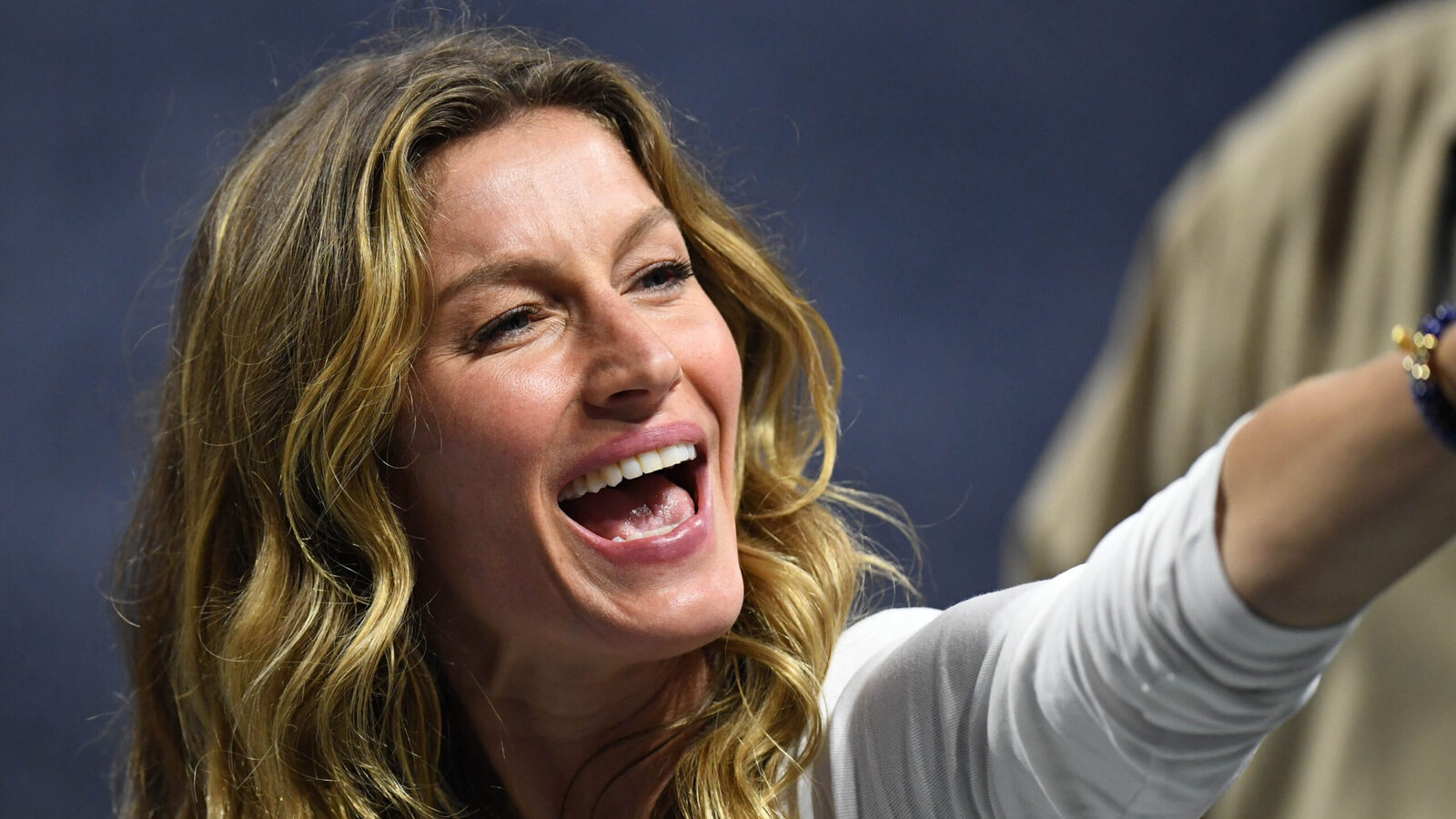 Tom Brady’s Ex Gisele Drops $14.5M On Mansion Next Door As Now $100M ...