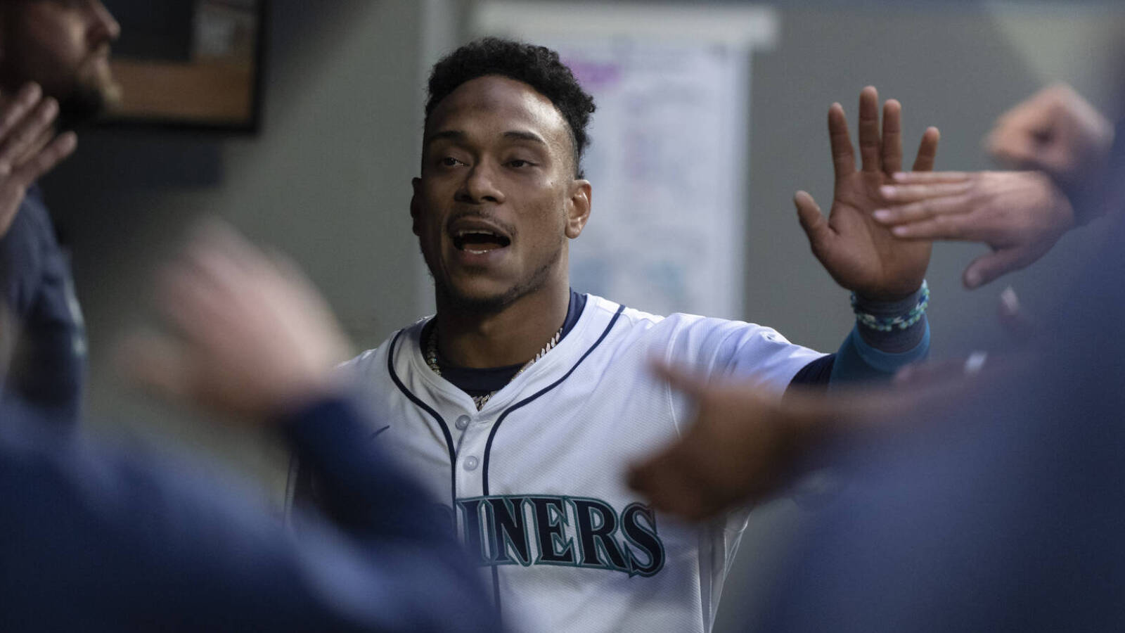 Mariners fan pulls off the most improbable feat of the MLB season ...