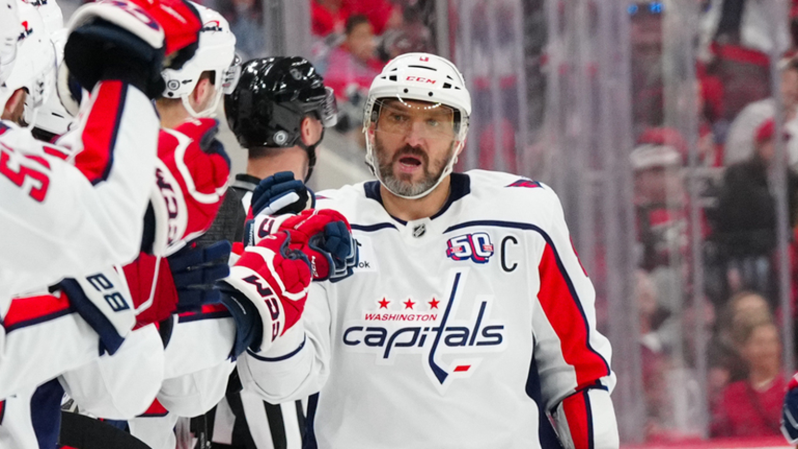 Watch: Ovechkin scores goal No. 860, now 35 from passing Gretzky | Yardbarker
