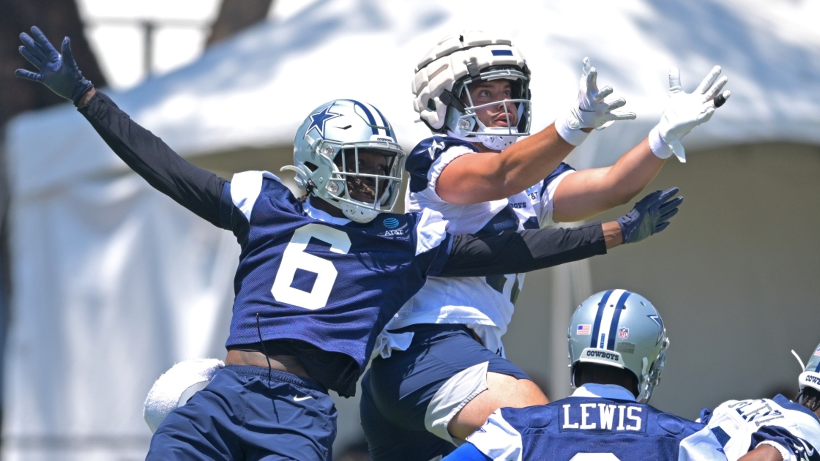 Donovan Wilson throws punch at Jake Ferguson at Cowboys training camp ...