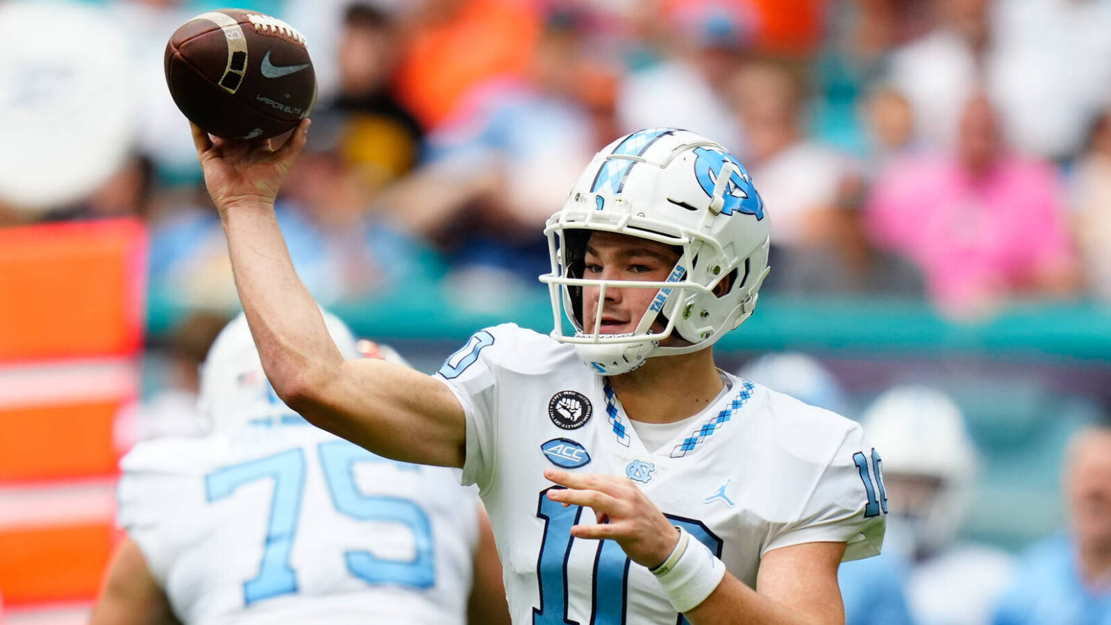 UNC QB Drake Maye makes 'Mahomes-esque' touchdown throw | Yardbarker