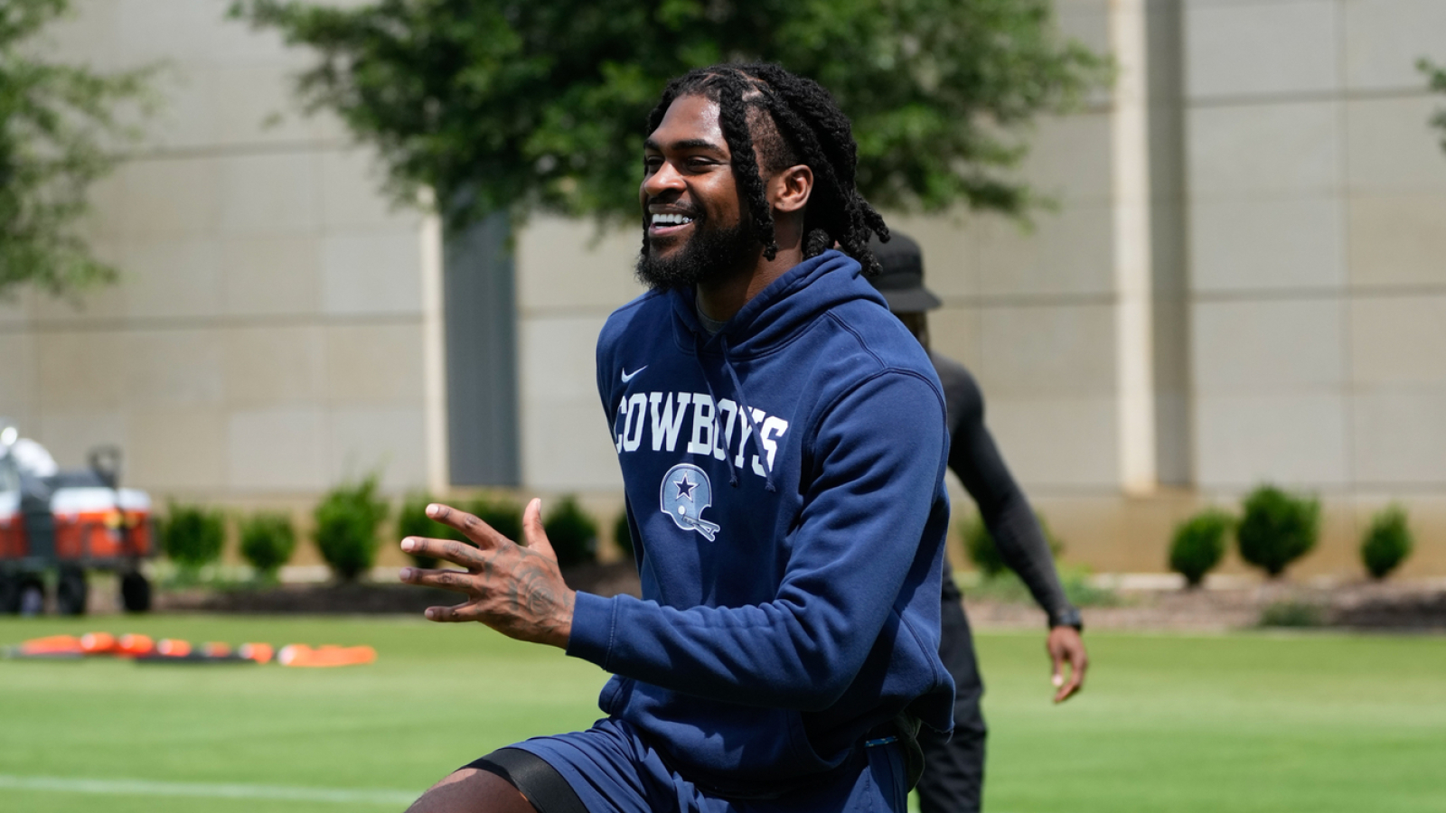 Cowboys cornerback Trevon Diggs shows off rehab progress with sand ...