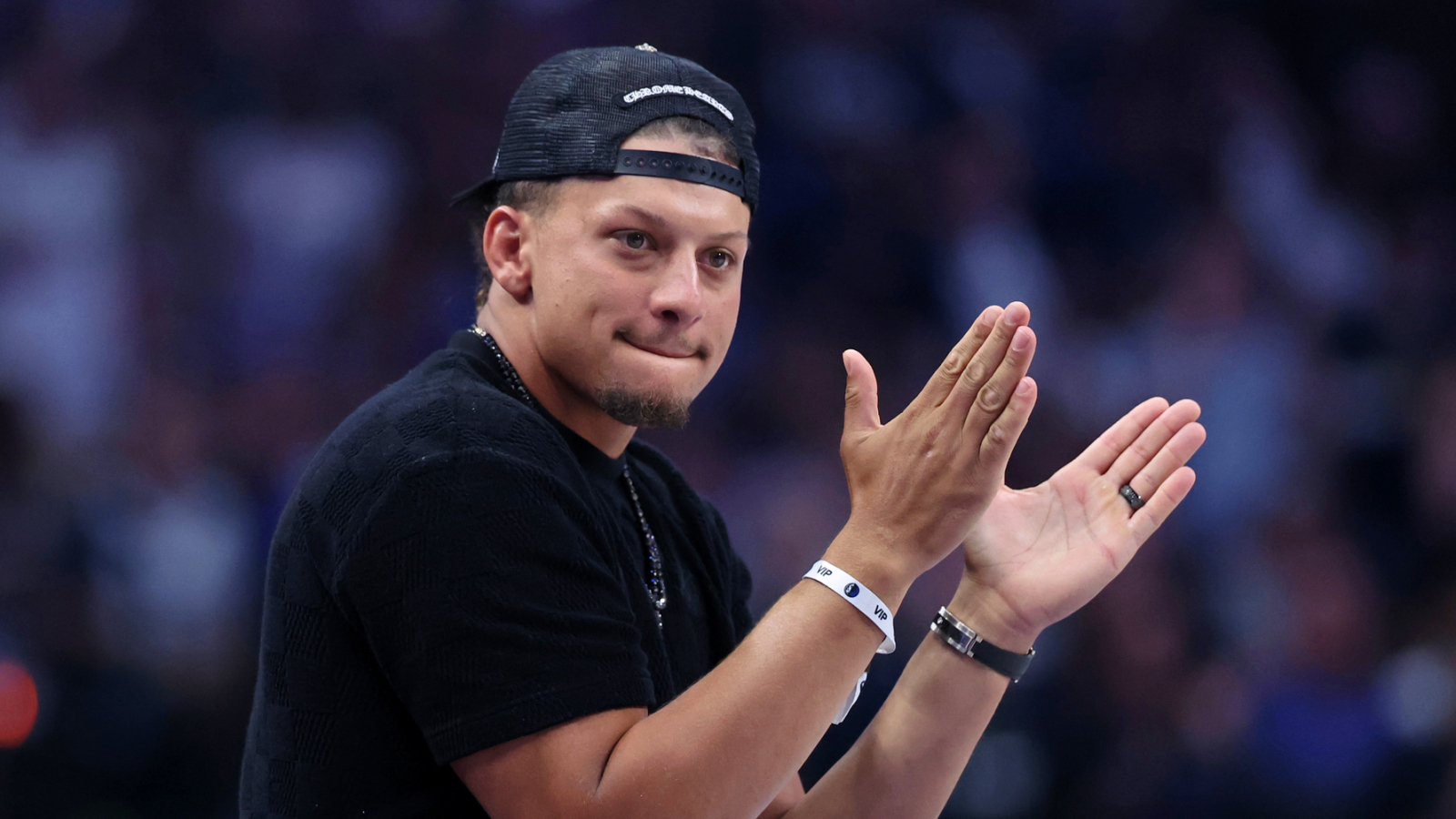 Watch: Texas Tech fan drains putt, celebrates with Patrick Mahomes ...