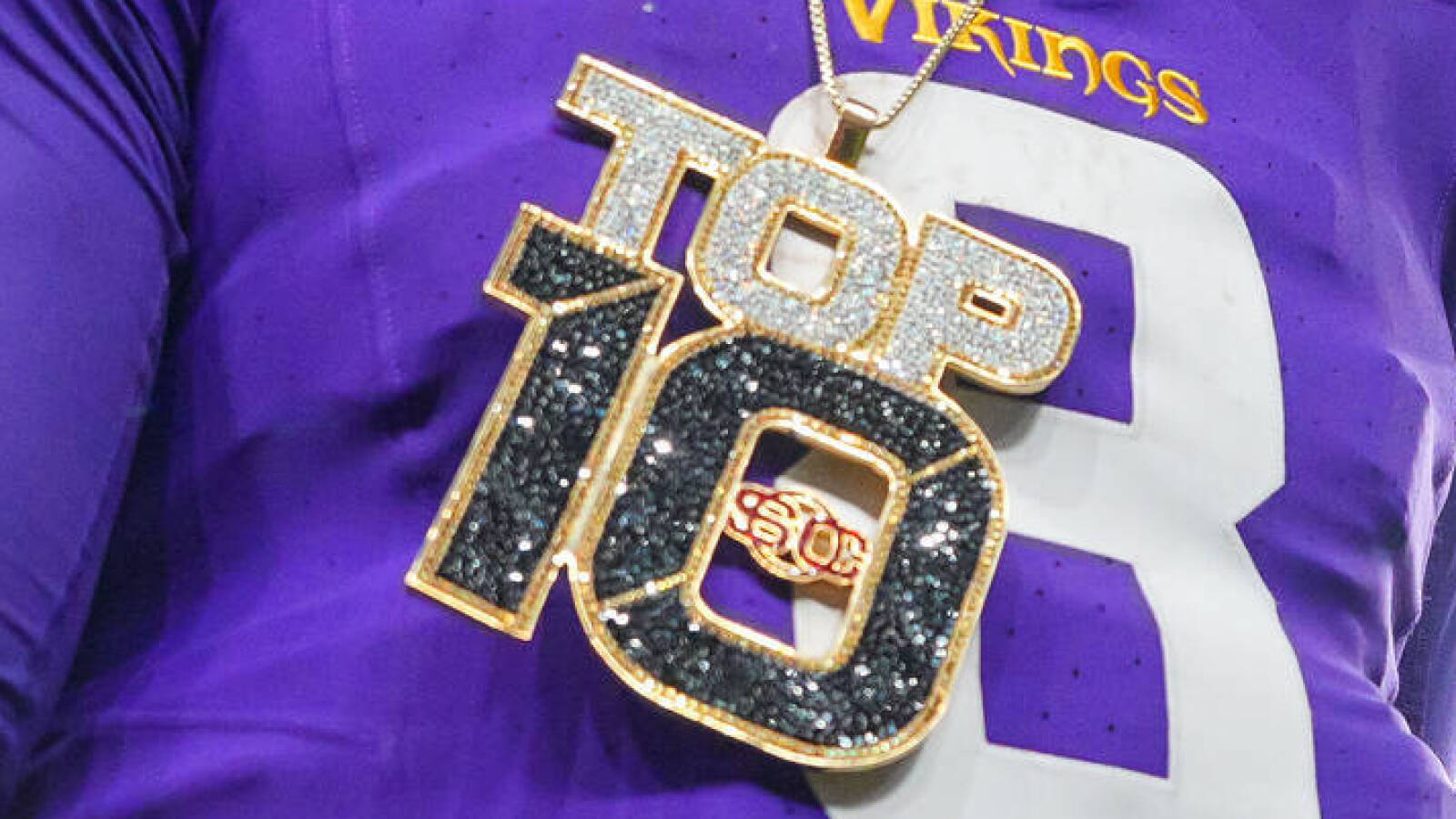Watch: Kirk Cousins given 'Top 10' chain after dominant 'Monday Night ...