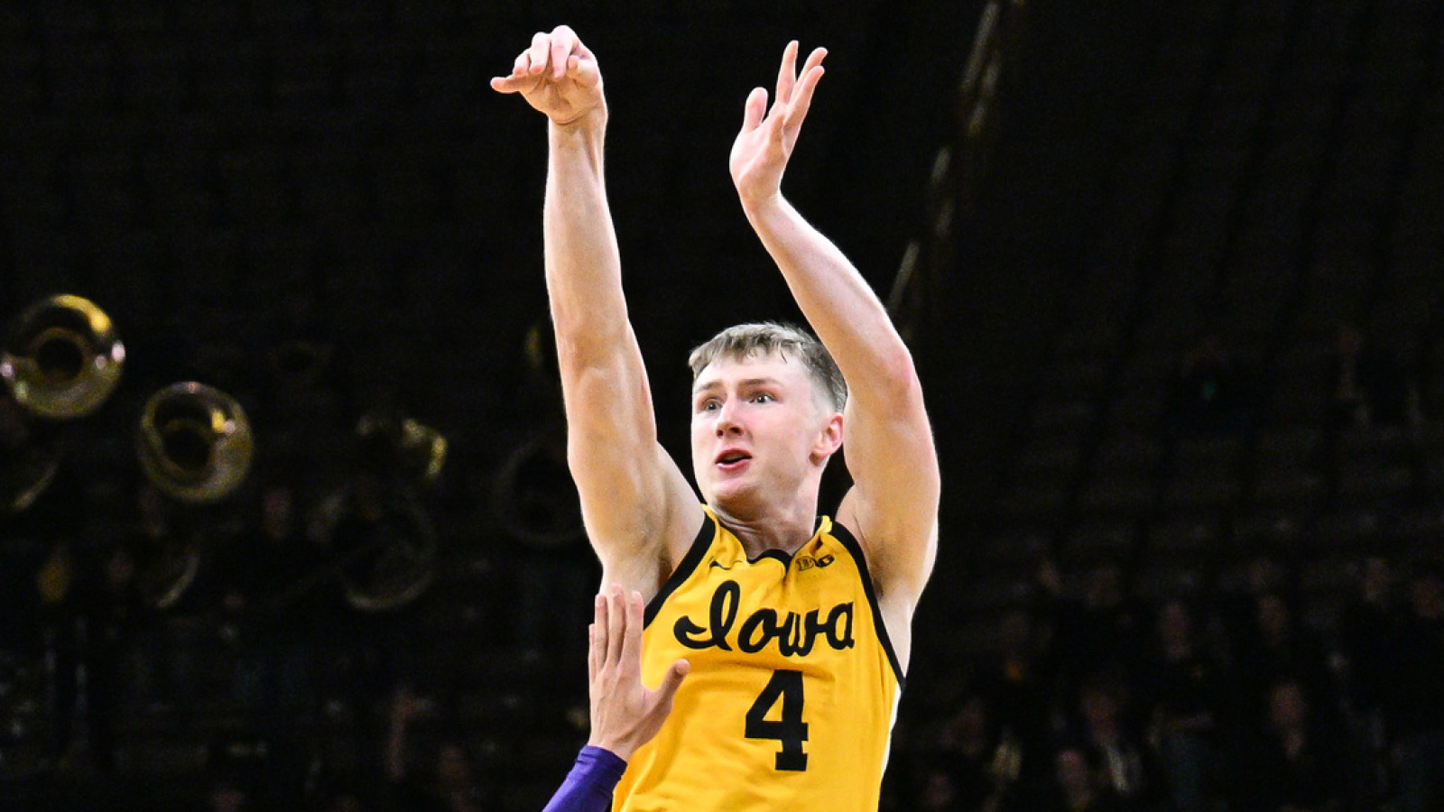 Watch: Iowa star sinks Northwestern on buzzer-beating three in Big Ten ...