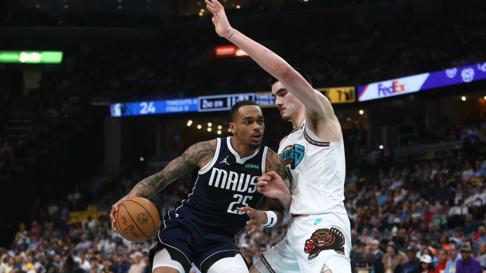 Mavericks Set to Give Big New Contract to Starter Who's Likely to Be Demoted | Yardbarker