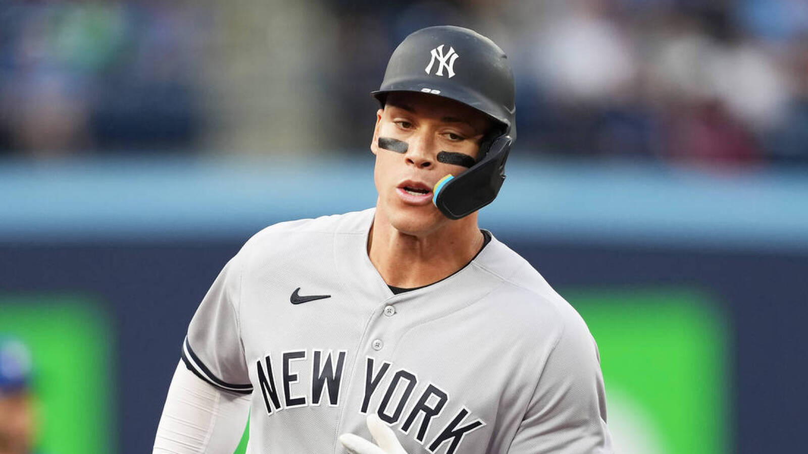 MLB reporters defend Aaron Judge over odd glances during at-bat ...